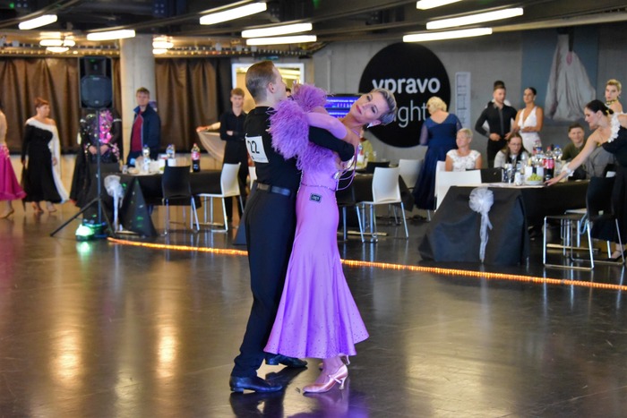 INDIVIDUÁLNÍ LEKCE - 1 TANEC - 1 OSOBA - 45 min :: Studiolike